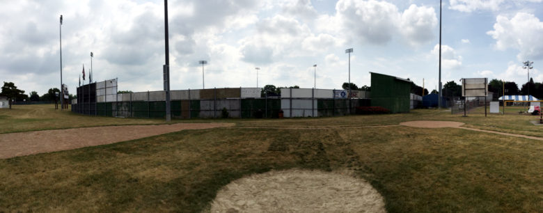 Tips For Snagging Baseballs Behind the Outfield Fence - The Ballpark Guide