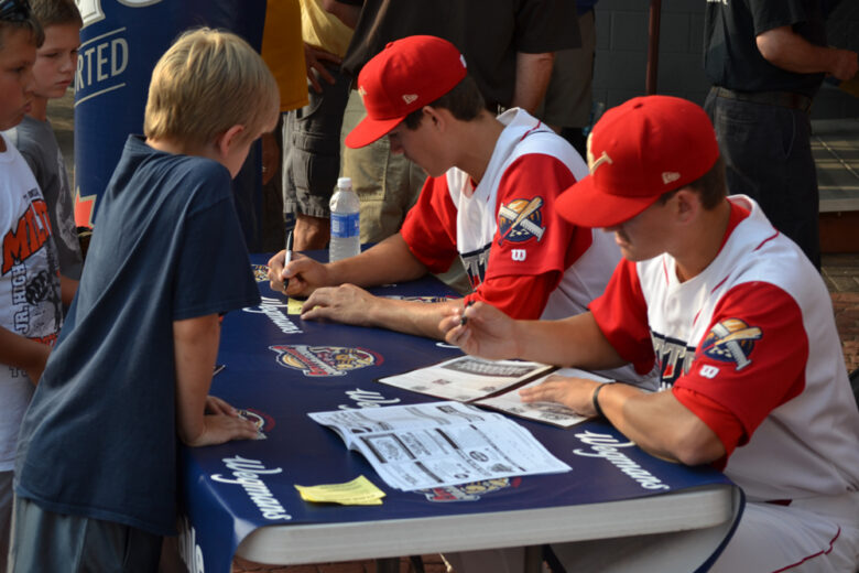 7 Places to Get Autographs - The Ballpark Guide